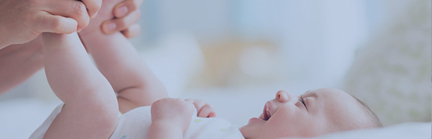 Cum sa ajuti bebelusul cand are probleme cu burtica | Nestlé Baby & me